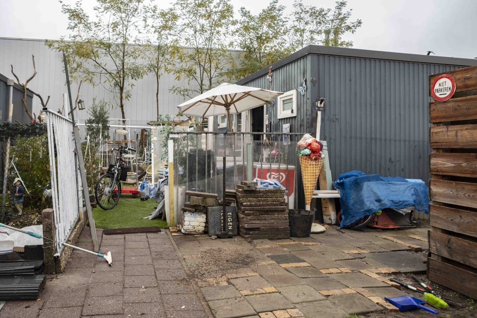 ‘Alles mag, als je wel normaal doet’: reportage skaeve huse Hilversum ...